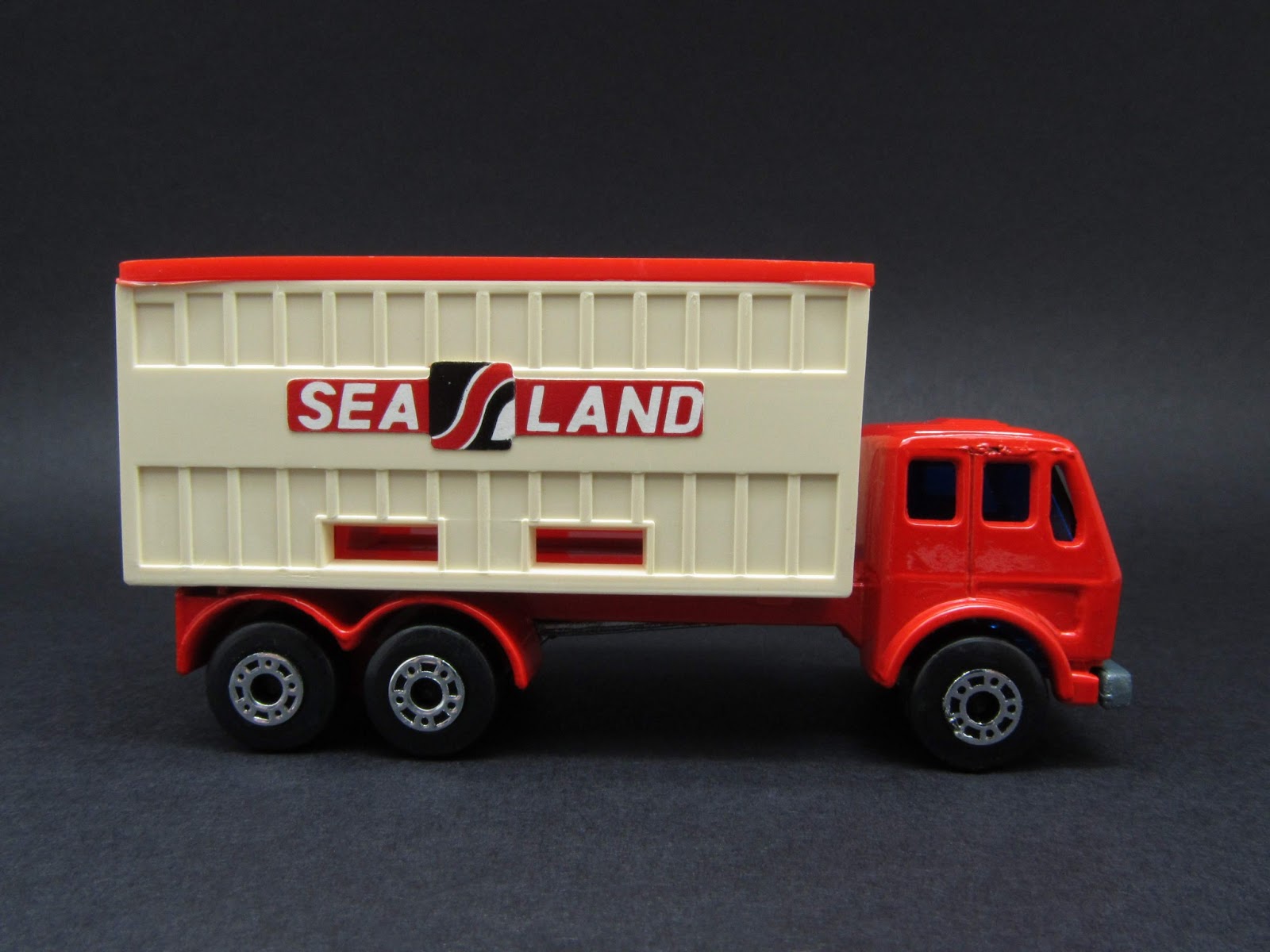 MERCEDES CONTAINER TRUCK..MB42 SUPERFAST 1977 Matchbox 1-75 Red SEA ...