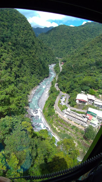 Wulai Waterfall and Cable Car 烏來瀑布和空中纜車