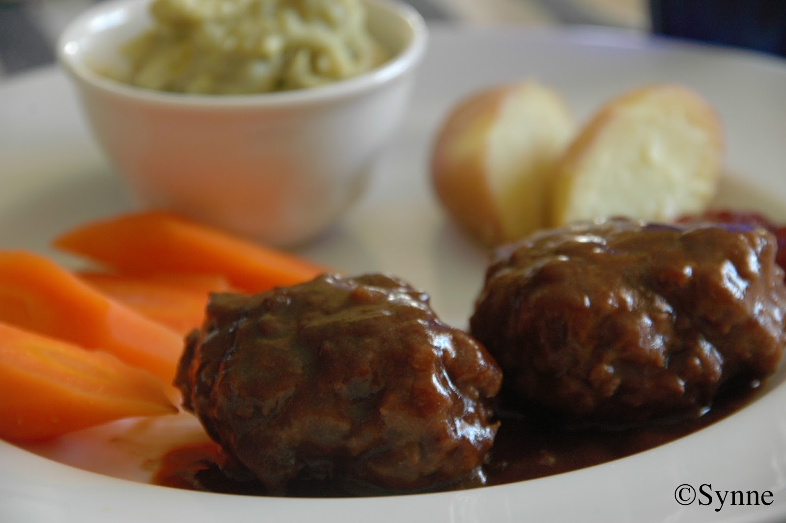 ganske enkelt: Kjøttkaker og grønn ertestuing