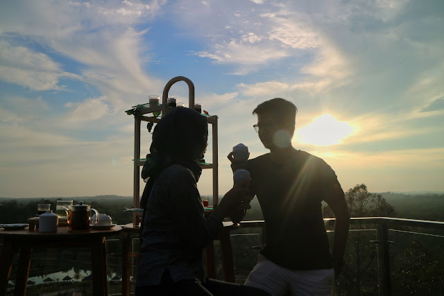 Menikmati Paket Floating Hi Tea di De Cliff Cafe dan Floating Breakfast ...