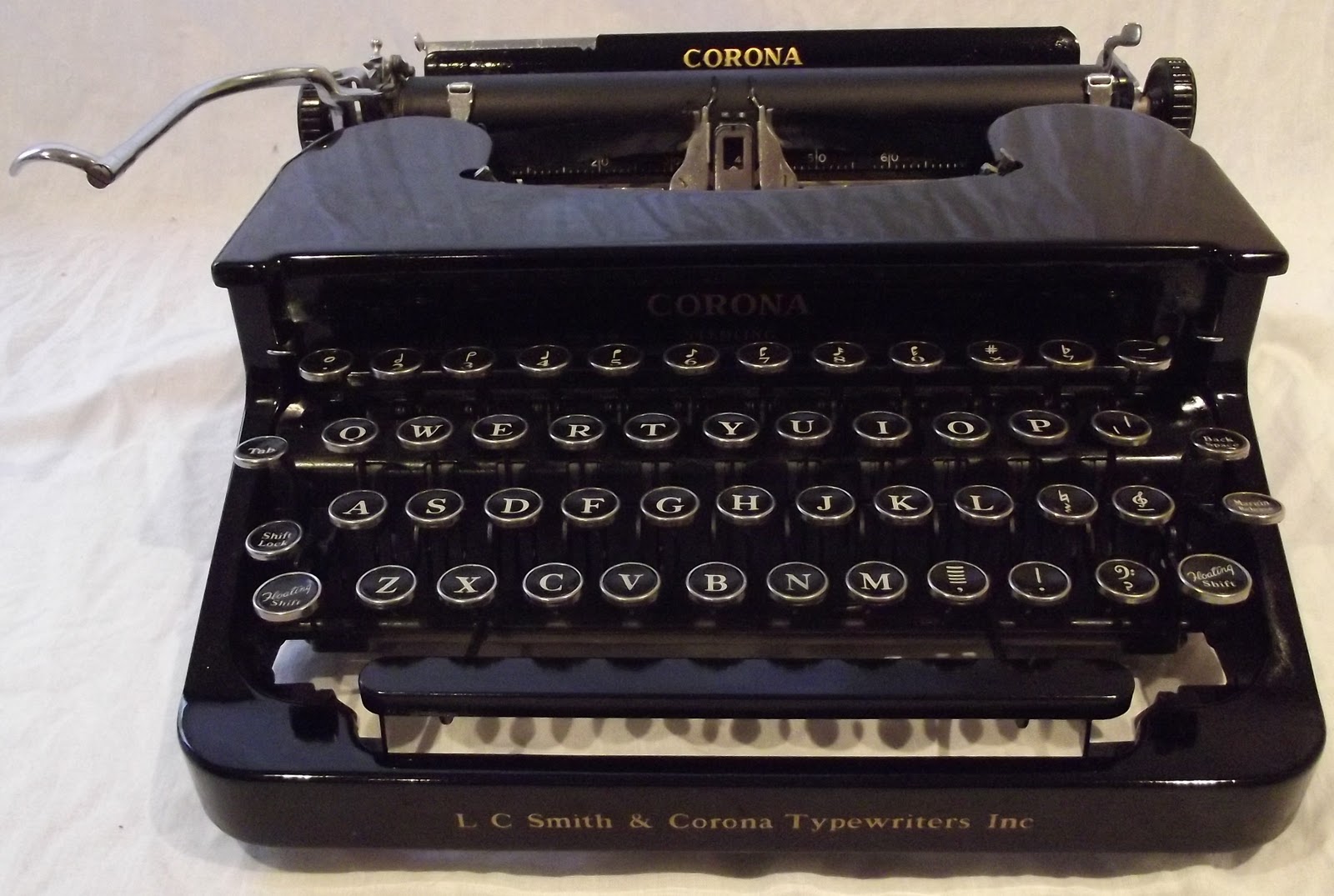 oz.Typewriter: Corona Music Keyboard Portable Typewriter