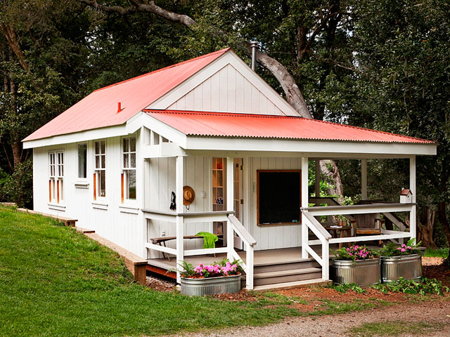 TINY HOUSE TOWN: Cheerful Northern California Tiny Home