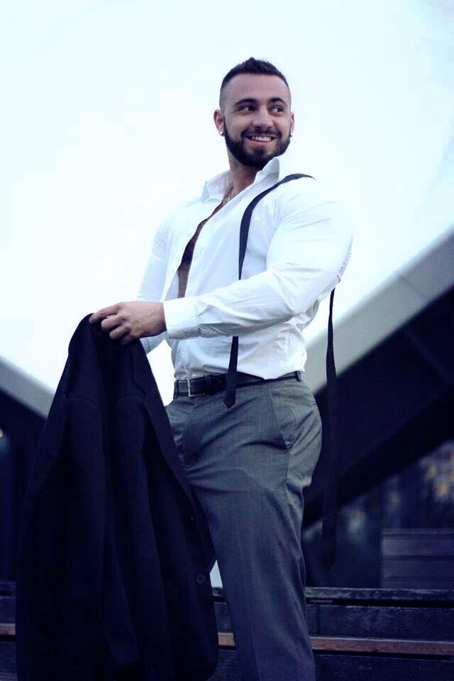 Suvacos e Salivas de Macho: Dominik Scherl