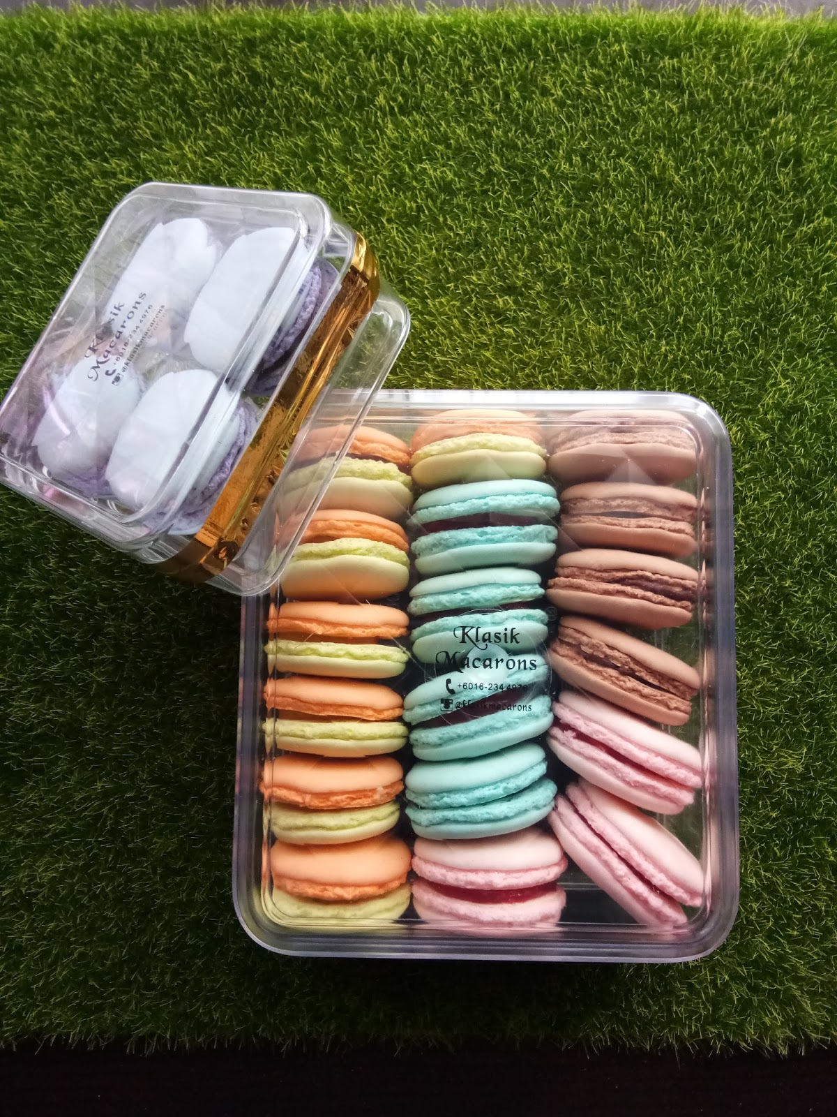 Klasik Macarons (002643479-X): Macarons with Box Sample