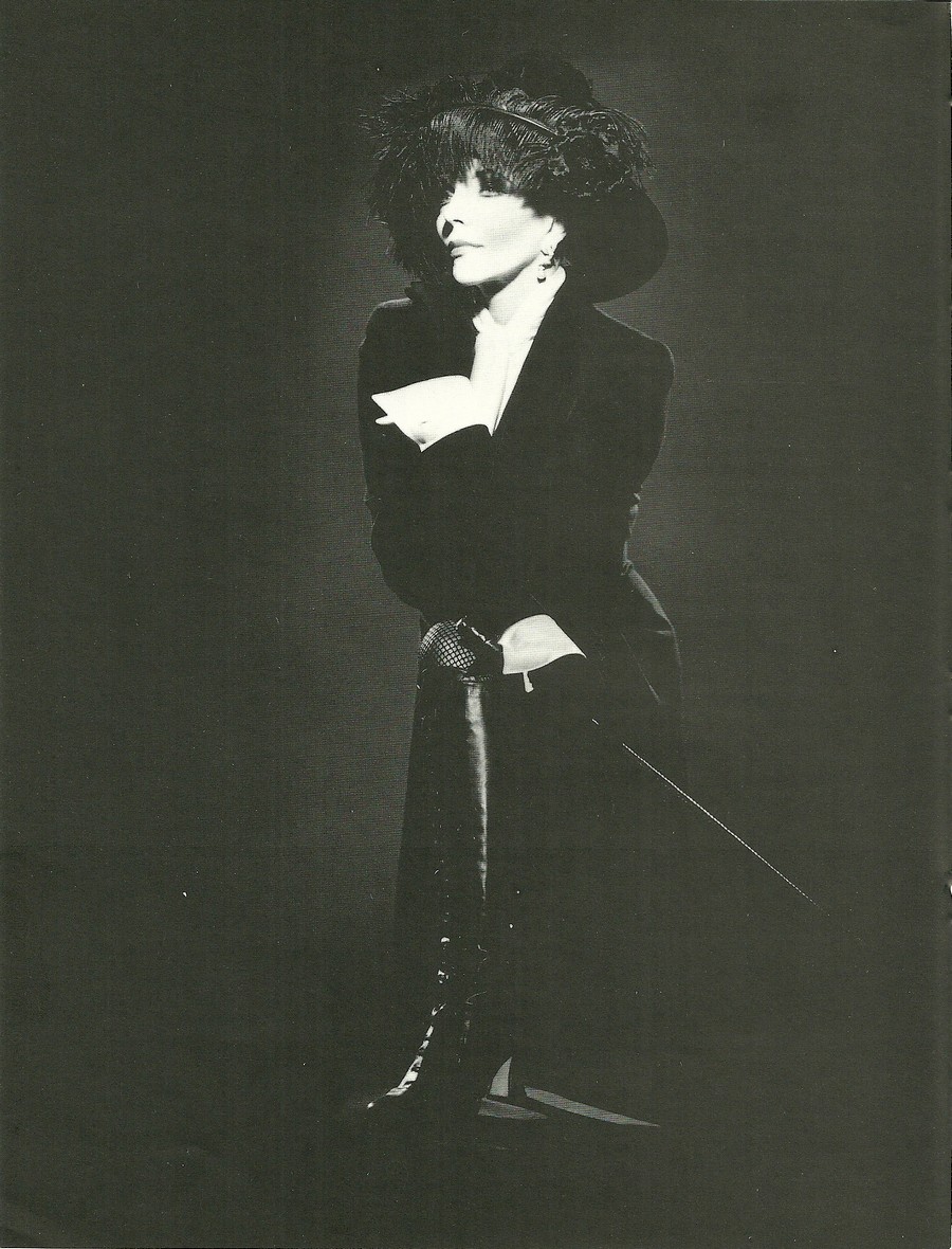 Dazzling Divas: Glamour Queen Joan Collins