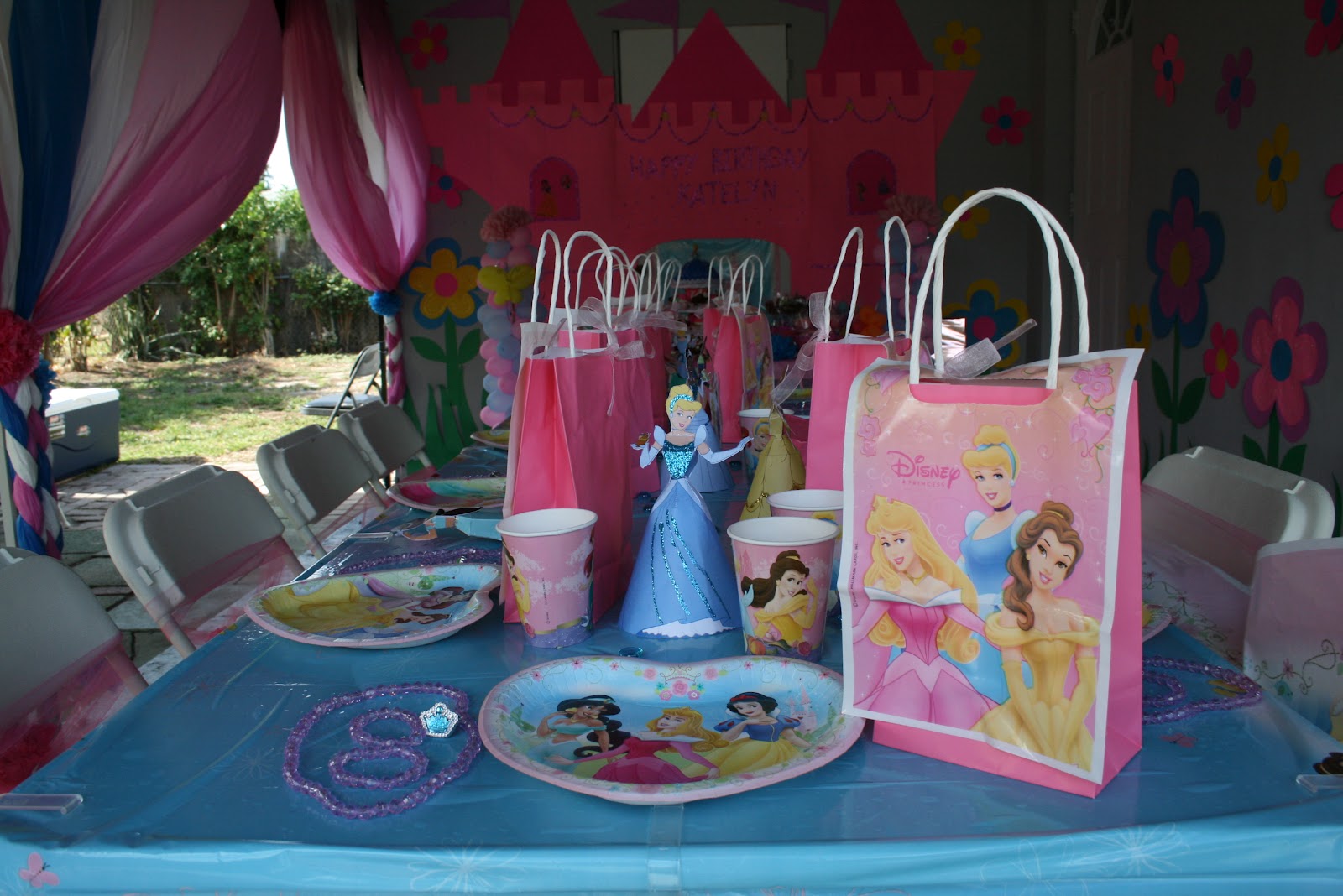 Getting ideas as i go along in life: "Disney Princess Decoration"