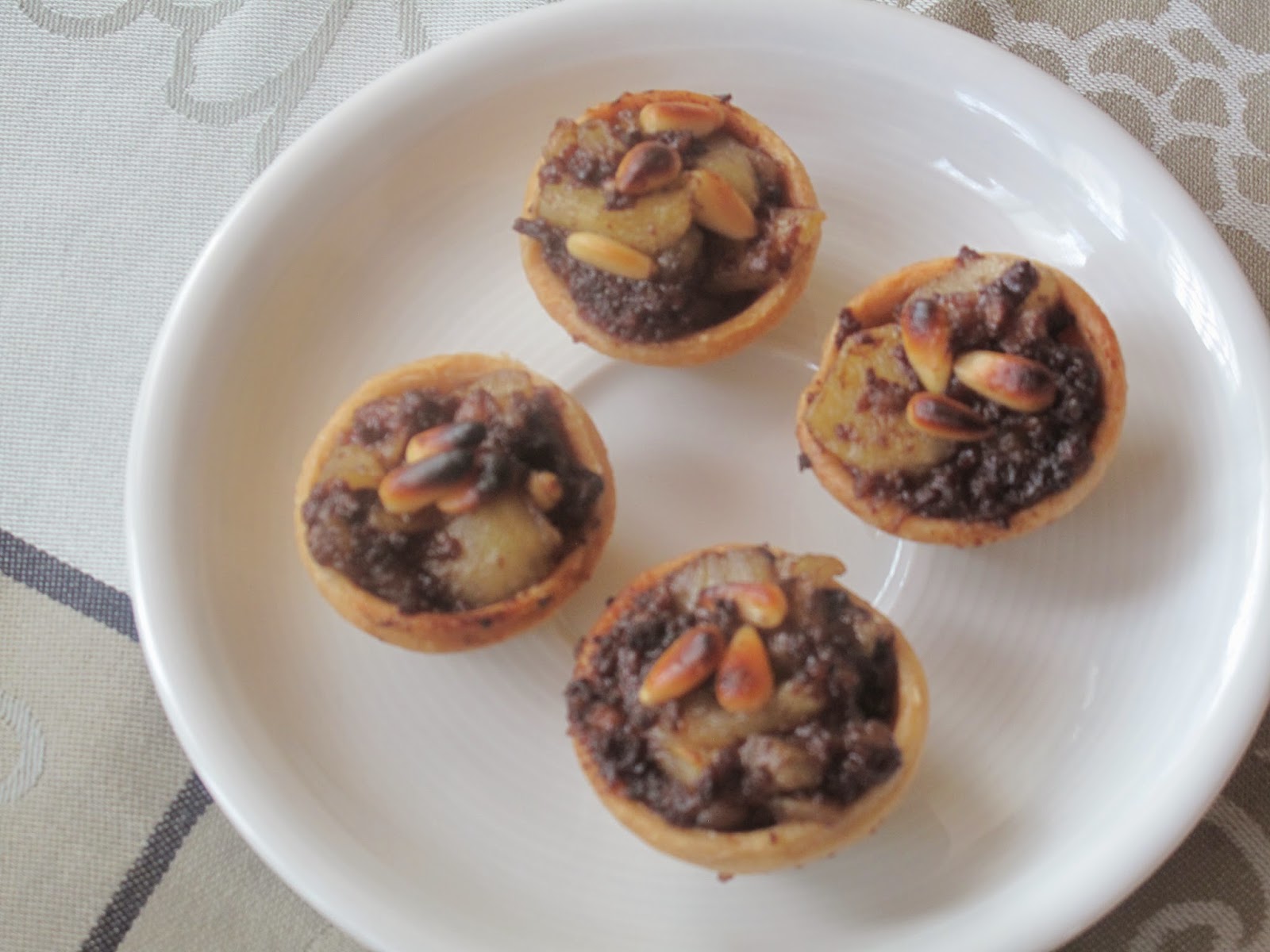 Passa'm la Recepta: VOL-AU-VENTS DE BOTIFARRA NEGRA I POMA