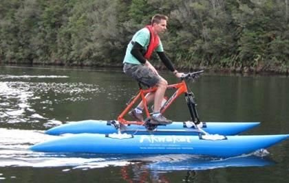 Perahu Plastik Thetrekkers.com: Sepeda air yang sesungguh nya