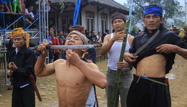 AIB SEJARAH dan PENDIDIKAN: Sejarah Debus : AIB SEJARAH