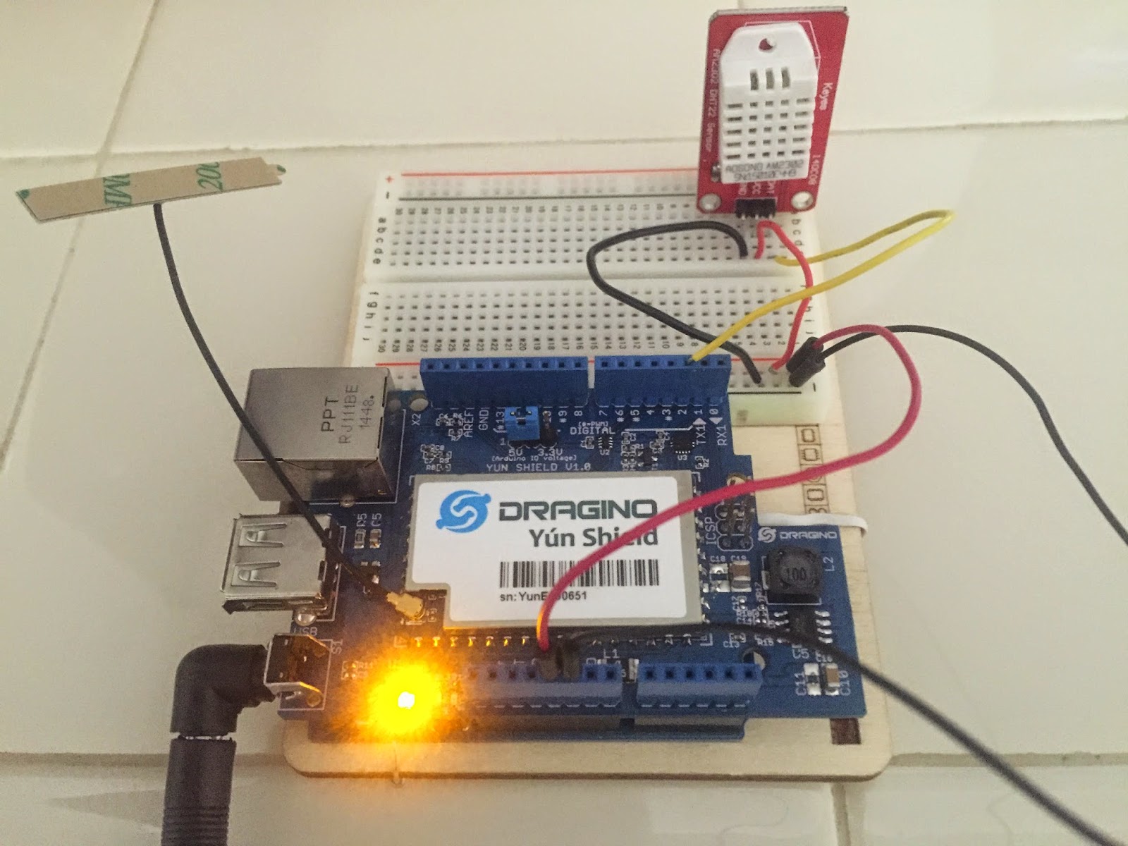 Arduino Maker: First Experiment - Digital Temperature and Humidity Sensor(DHT22) + Wifi Yun ...