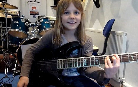 Zoe Thomson - The 8-Year-Old Girl With Incredible Guitar Skills (Video)