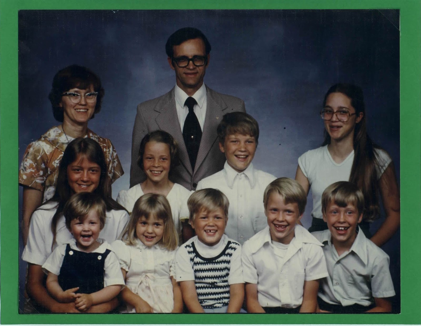 thoughts from my crayzdaze...: The incredible expanding shrinking family