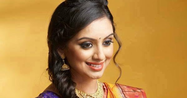 Marathi Actress Shruti Marathe Biography,Photos,Information ...