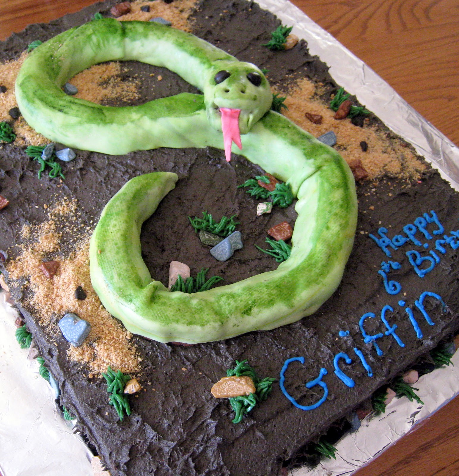 Stuff by the Bug: Snake Cake