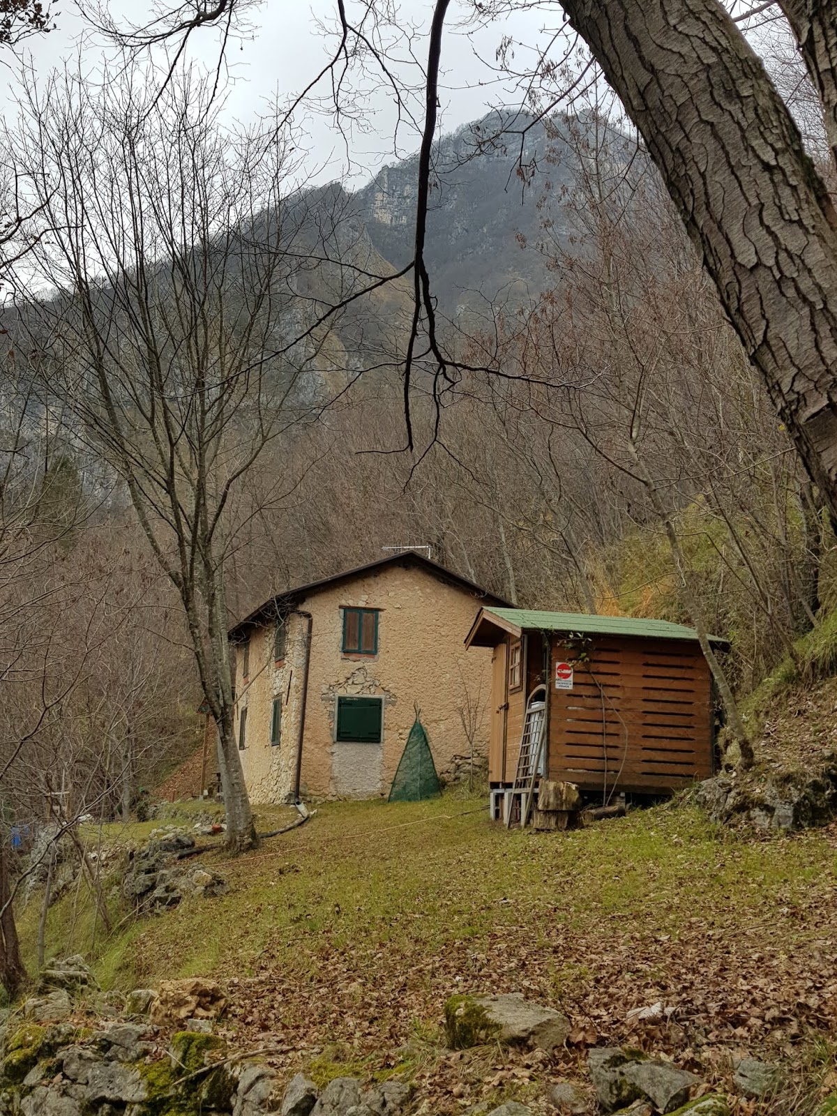 Su strade e sentieri: COL D'ASTIAGO (m. 1.241) - SENTIERO DEL VU - Val ...