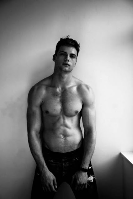 Tom Pitts by Michael Furlonger | Oh yes I am