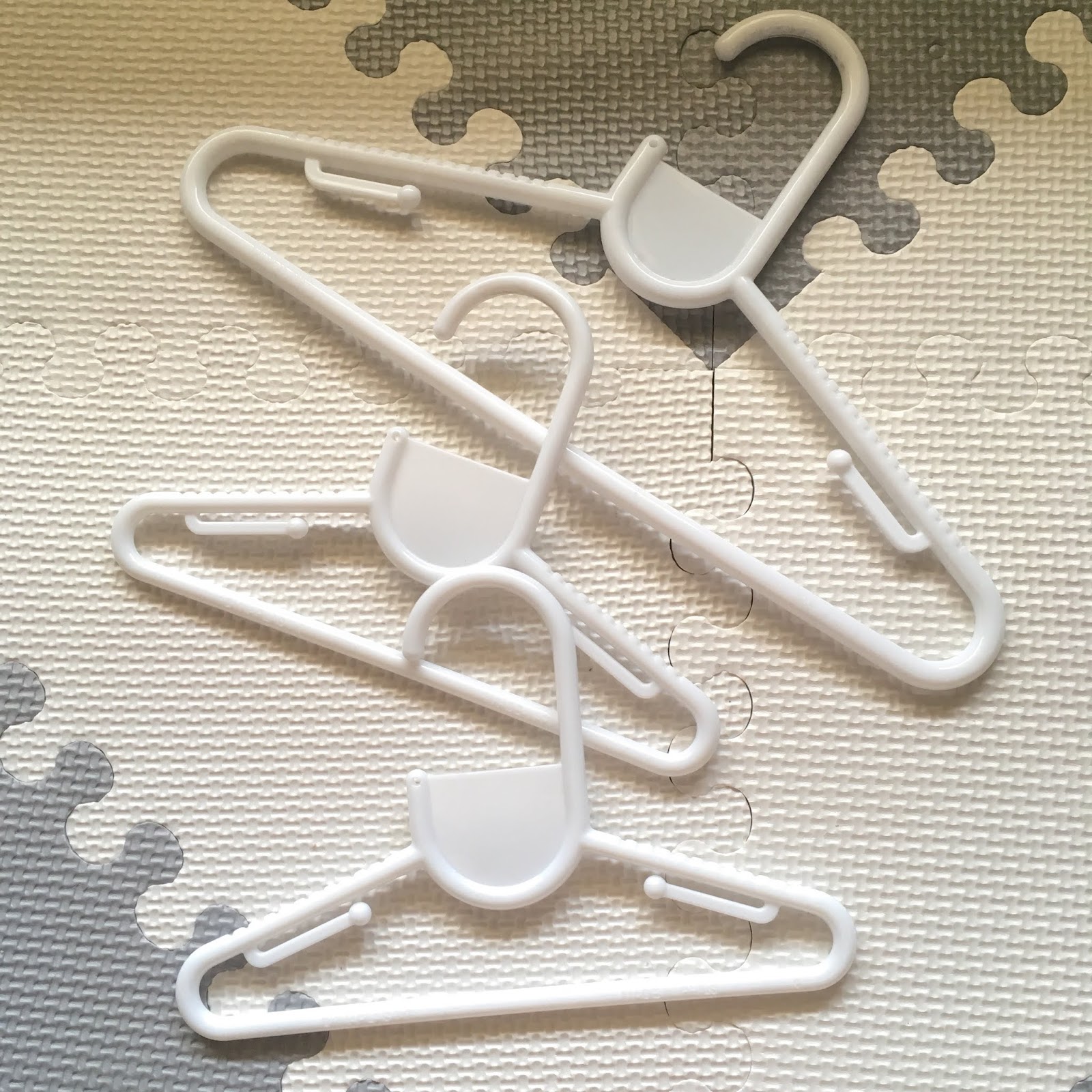 5 Random Things My Twin Toddlers Love - Starter Mama