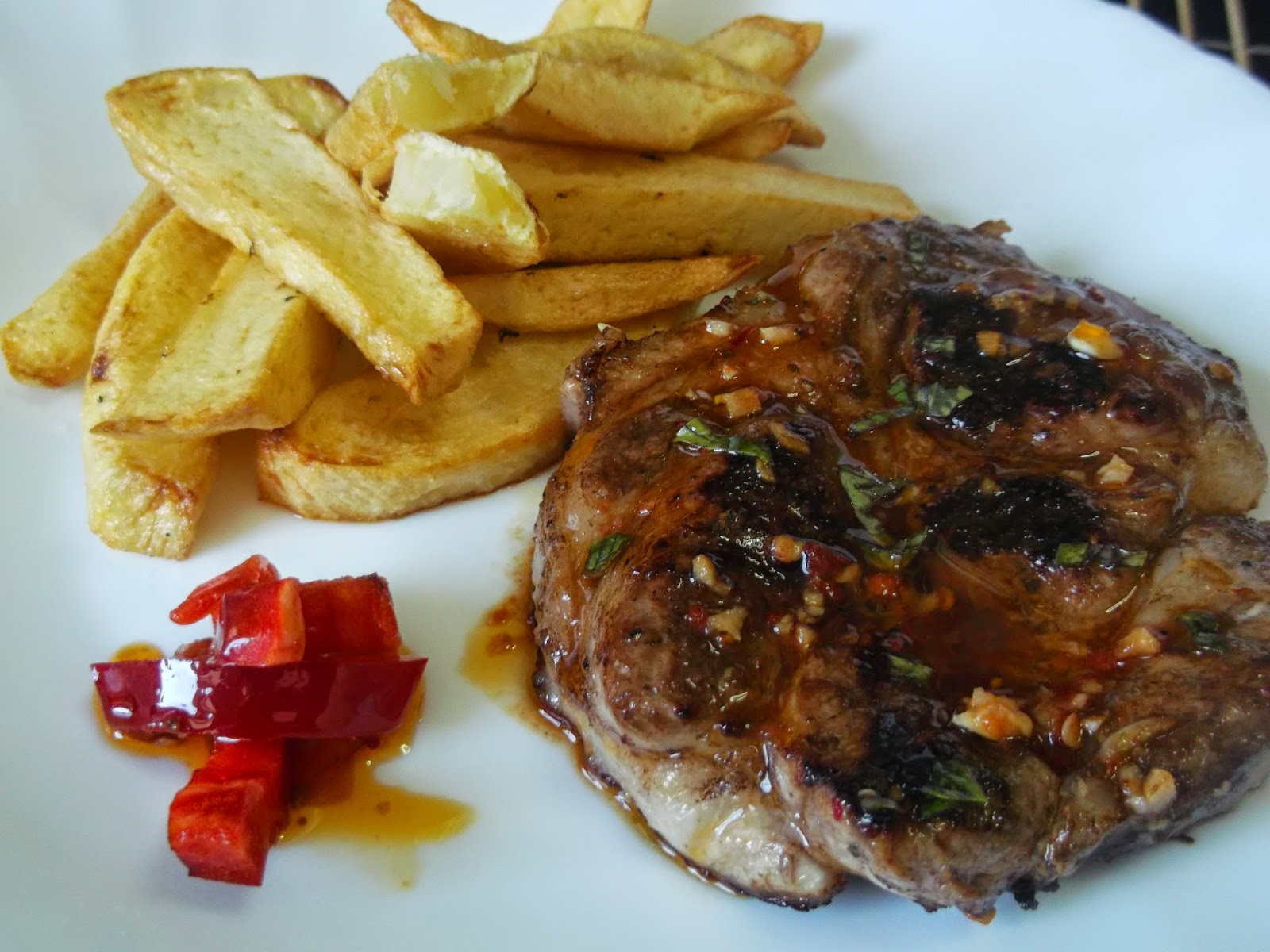 Hellena ...din bucataria mea...: Ceafa de porc marinata dupa prajire