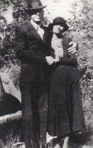 Jeannette's This and That: Clyde Barrow with His Ma