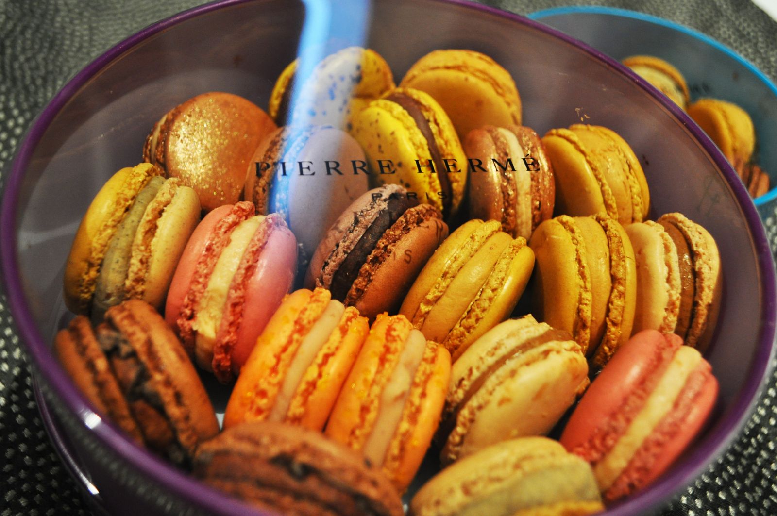 FASHIOMODELING: Pierre Hermé Paris Macarons