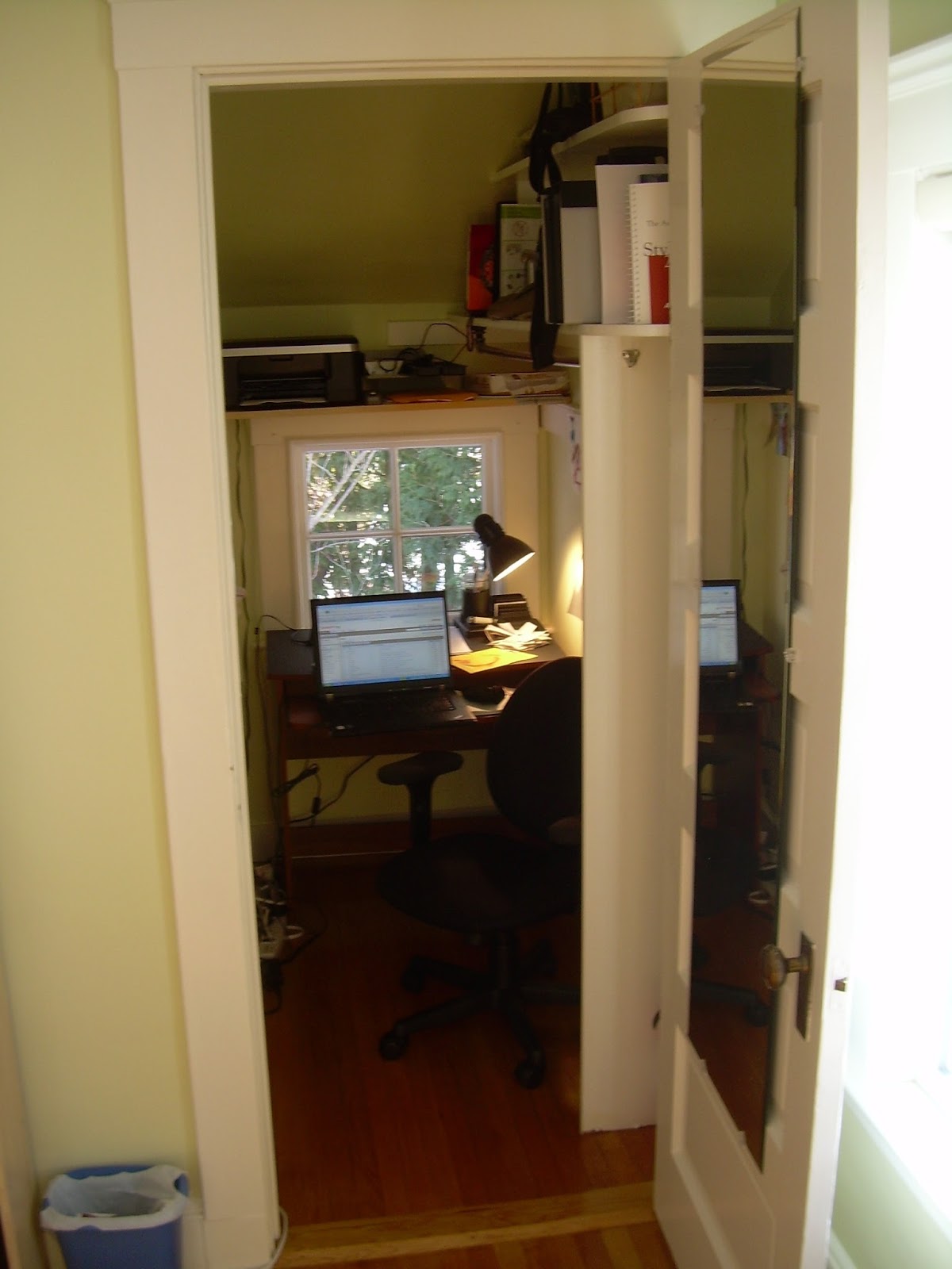 9 Home Office Set-Up Solutions for Small Spaces - Go EntrePinay