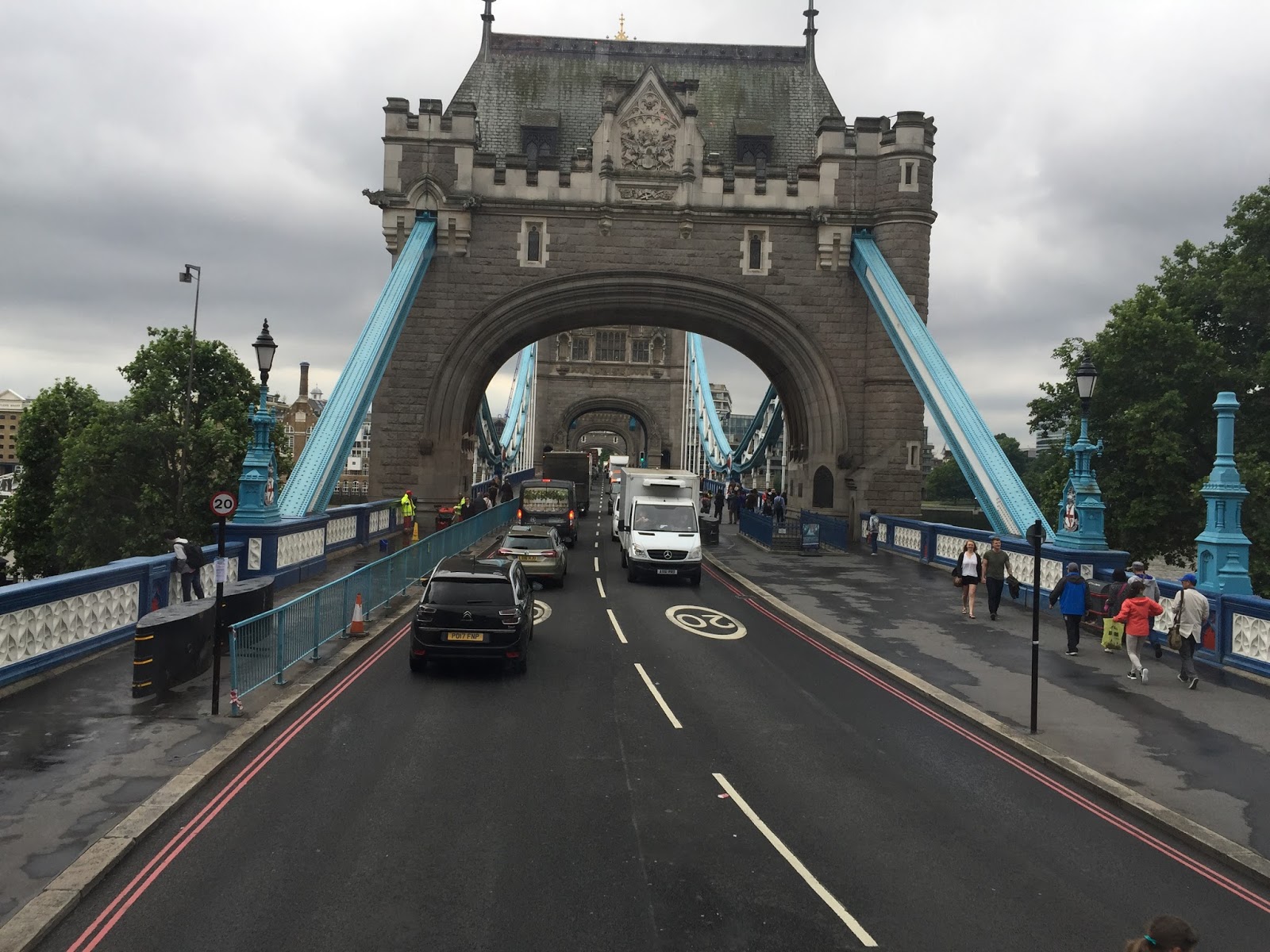 Jalan-jalan di London : Hop in Hop Off London & Naik bas di London
