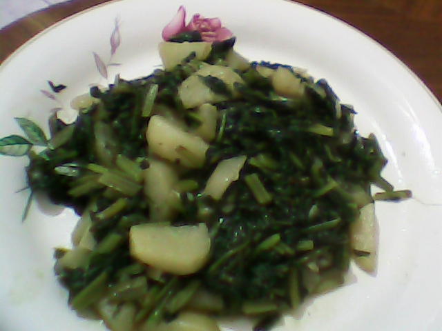 ADAN COMIENDO EN EL PARAISO: Guiso de espinacas con chayote Perulero