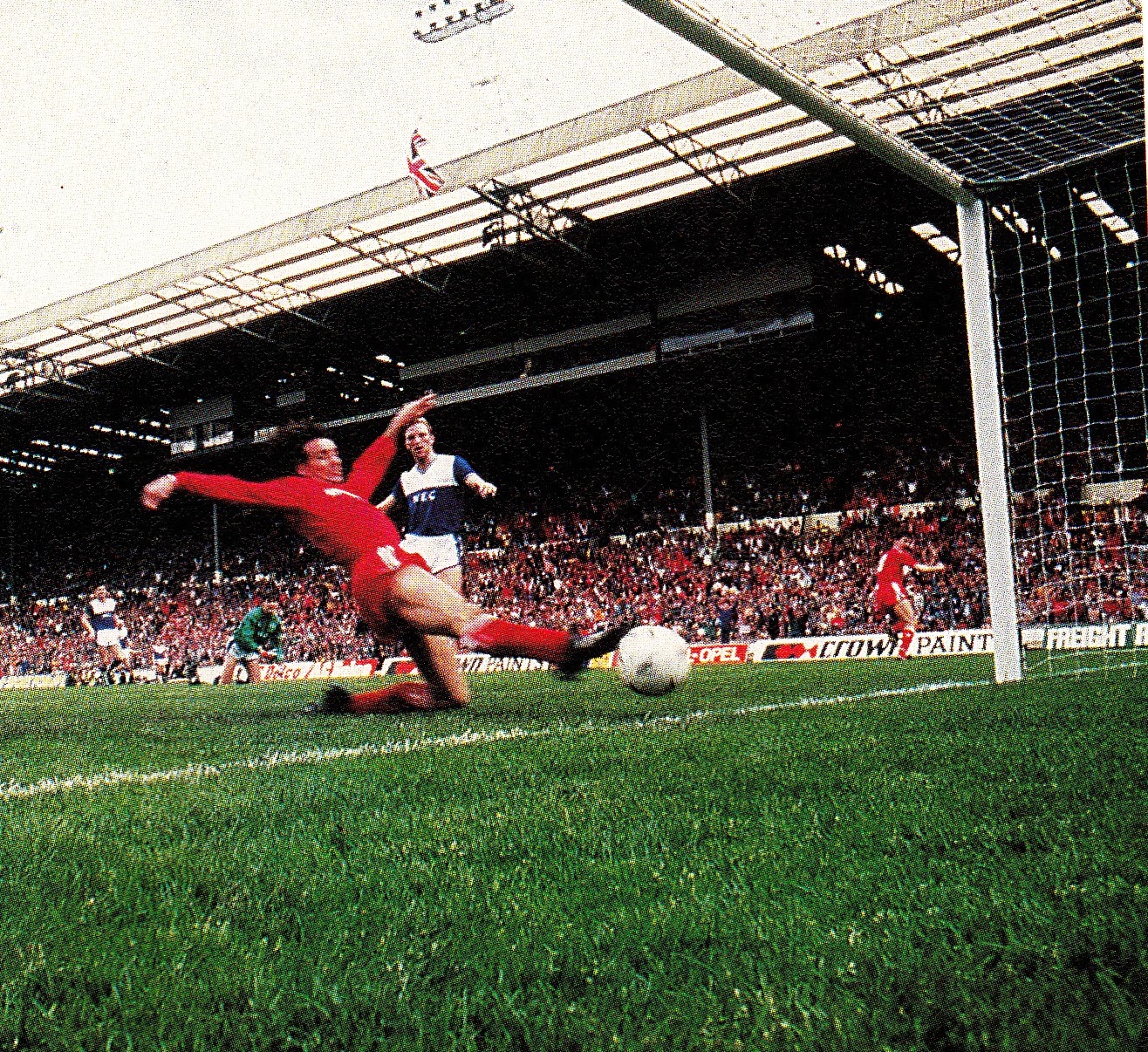 Soccer Nostalgia: Old Match Photographs-Part 20d