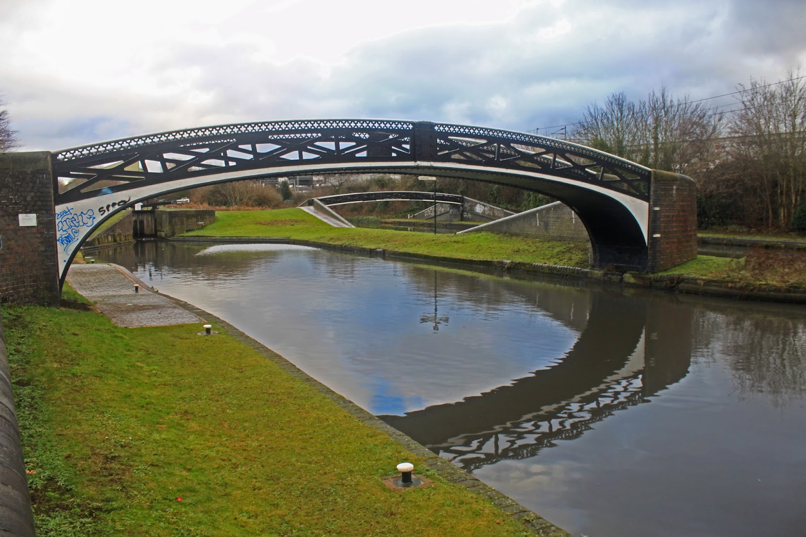 Captain Ahab's Watery Tales: The iron bridges of the BCN