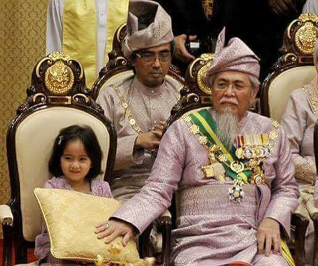 (8 Gambar) Raja Nazira Safya Dengan Gelagat Comelnya Jadi Perhatian ...