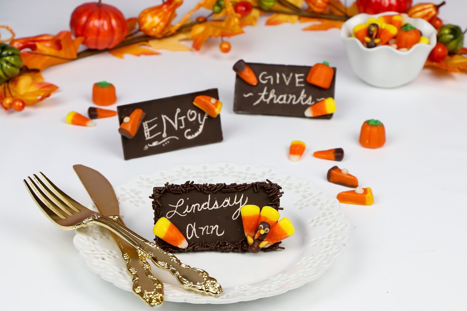 {VIDEO} DIY Toothpick Engraved Chocolate Bar Thanksgiving Place Cards ...