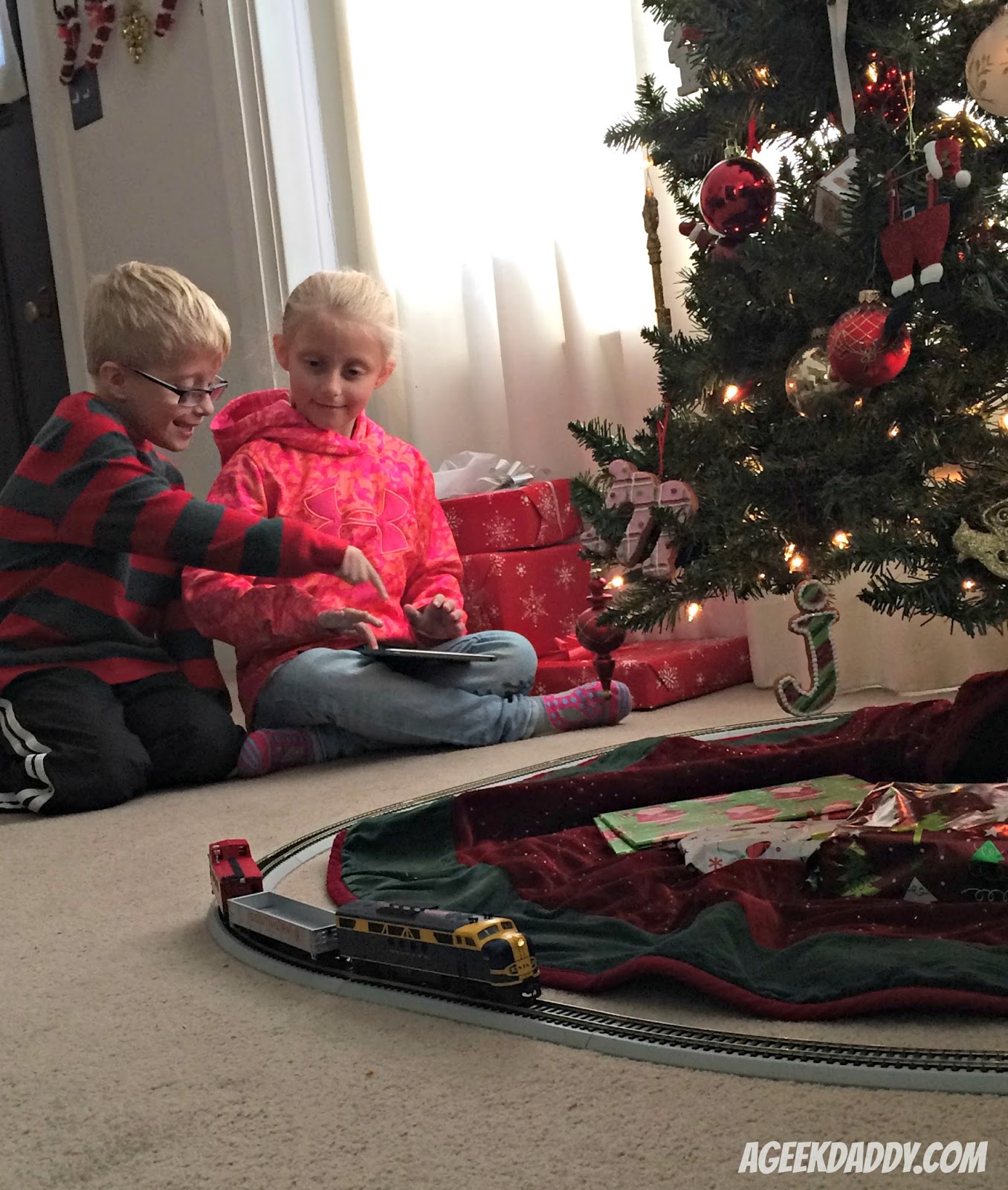 A GEEK DADDY: Bachmann Blue Lightning Train with E-Z App Touch Screen ...