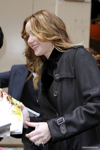 Jennifer Lawrence Fansite: Jennifer Lawrence signing autographs in New York