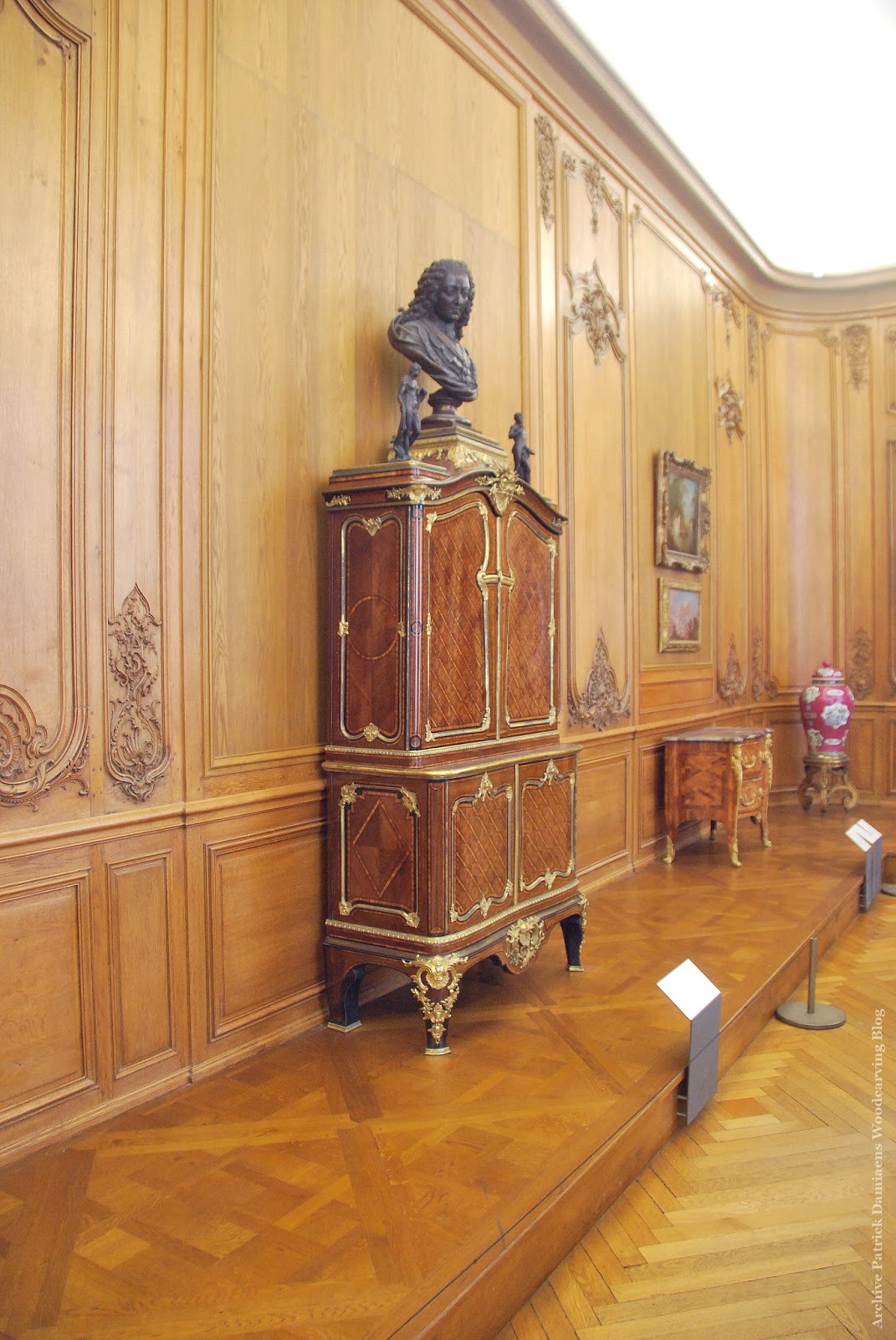 Sculpture Ornementale PATRICK DAMIAENS: LE PETIT PALAIS à PARIS | Murs ...