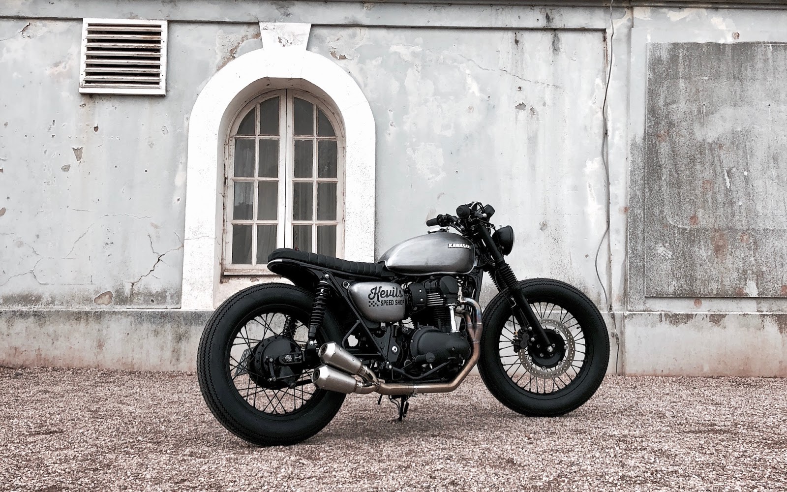 W800 Brat - Inazuma café racer