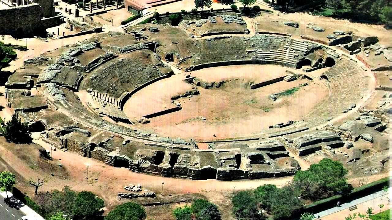 Historia del Arte 2º Bachillerato: ANFITEATRO DE MÉRIDA