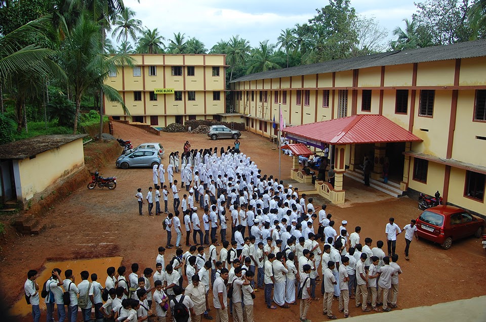 KADAVATHUR VOCATIONAL HIGHER SECONDARY SCHOOL: Fotos