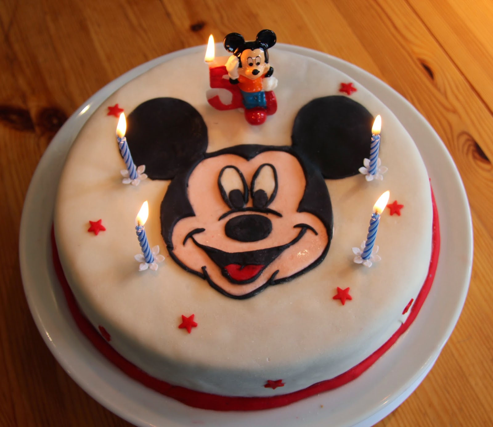Le mercredi c'est ... TARTINES ! : Pâte à sucre : le gâteau mickey