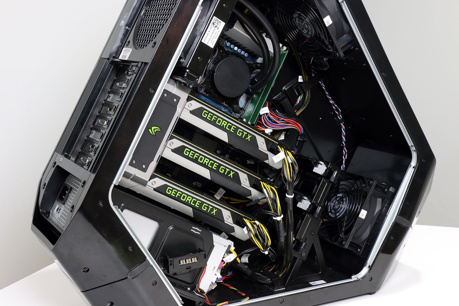 Speedy Freaks: Alienware Area-51: Triad, Tri-SLI GTX 980, Haswell-E