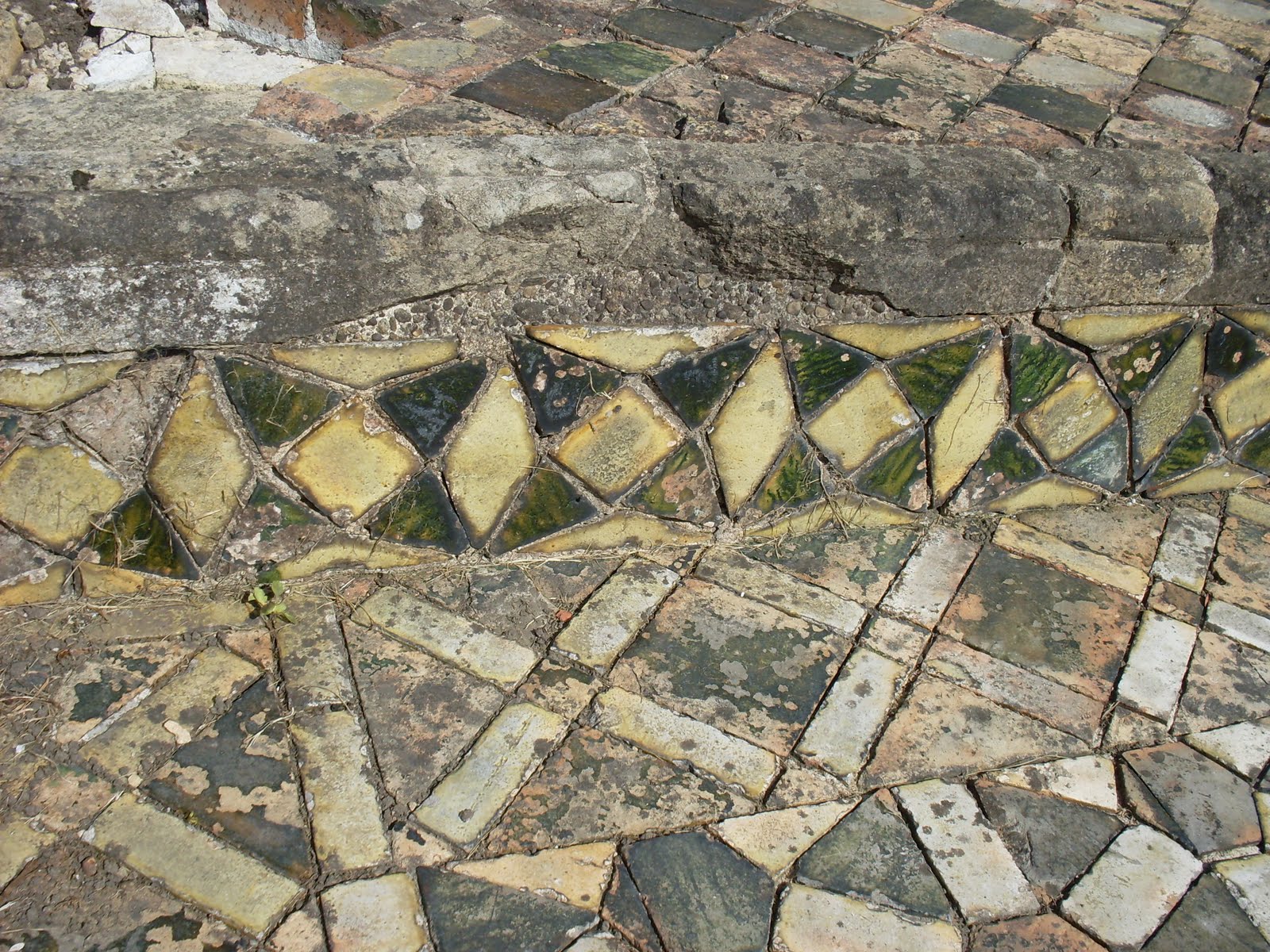 Medieval Scribbles: A Medieval Tile Picture Gallery