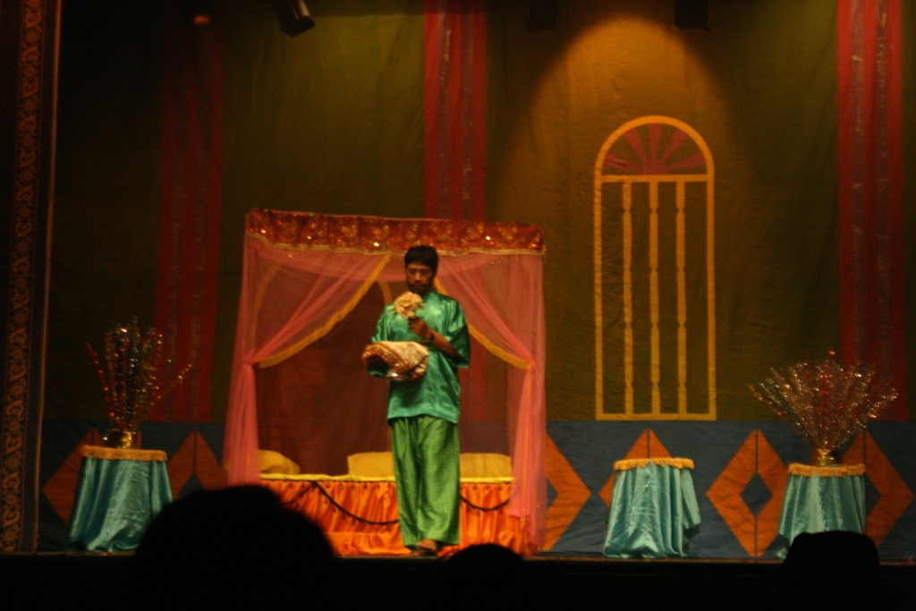 Teater Bangsawan Puteri Selindungan Bulan...=D | Hamka Kecil