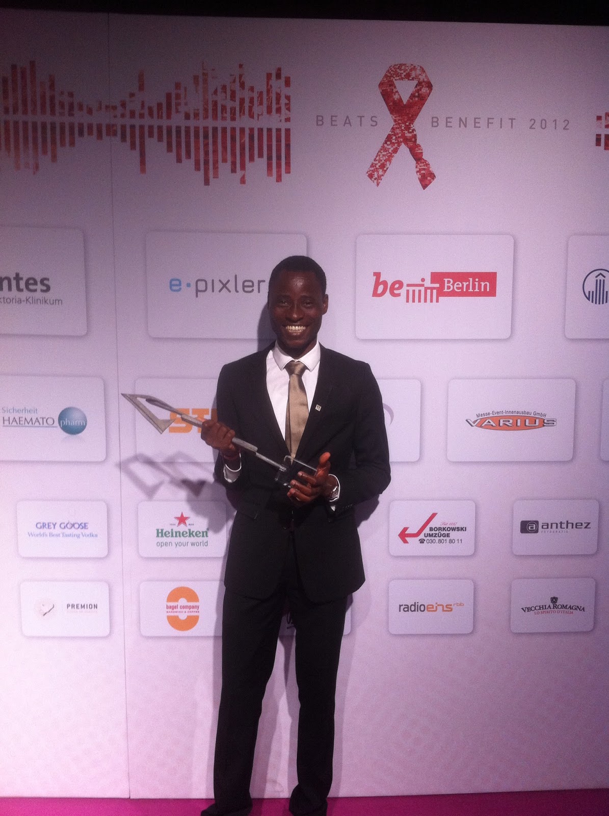 Elnathan's Dark Corner: BISI ALIMI TALKS TO ELNATHAN