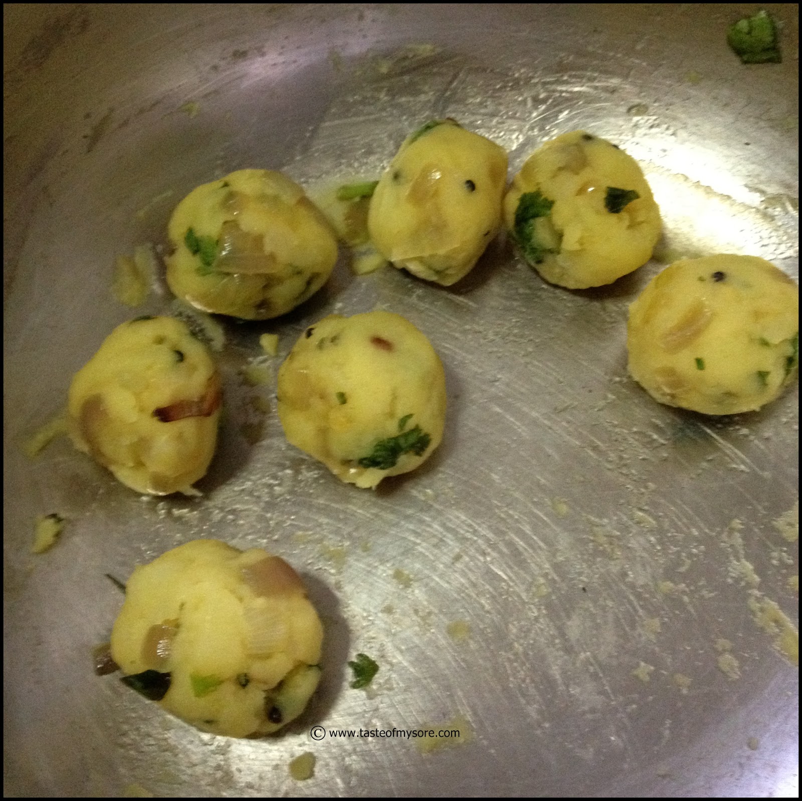 Taste of Mysore: Palya Bonda ~ Stuffed Bonda