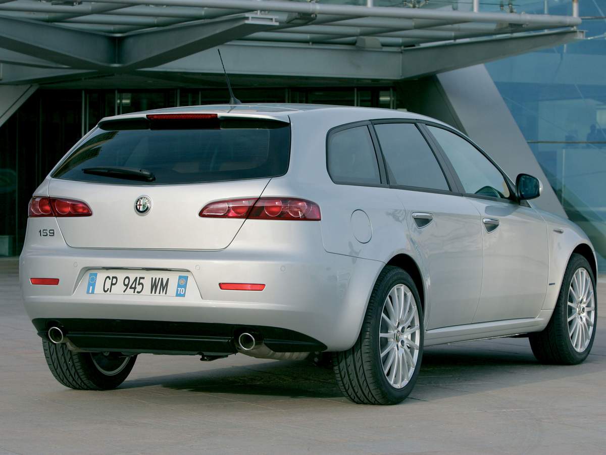 Alfa Romeo: sucessor do 159 chega à Europa em 2015