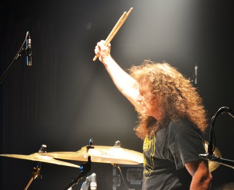 BLOG DO BARBARIAN: DAN BEEHLER!!O BATERA "GRITARRISTA" E EXCITER DE 2 ...