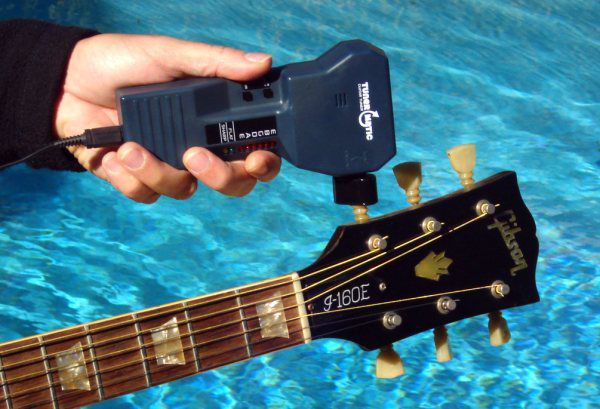 Guitar Snob: Automatic Guitar Tuners