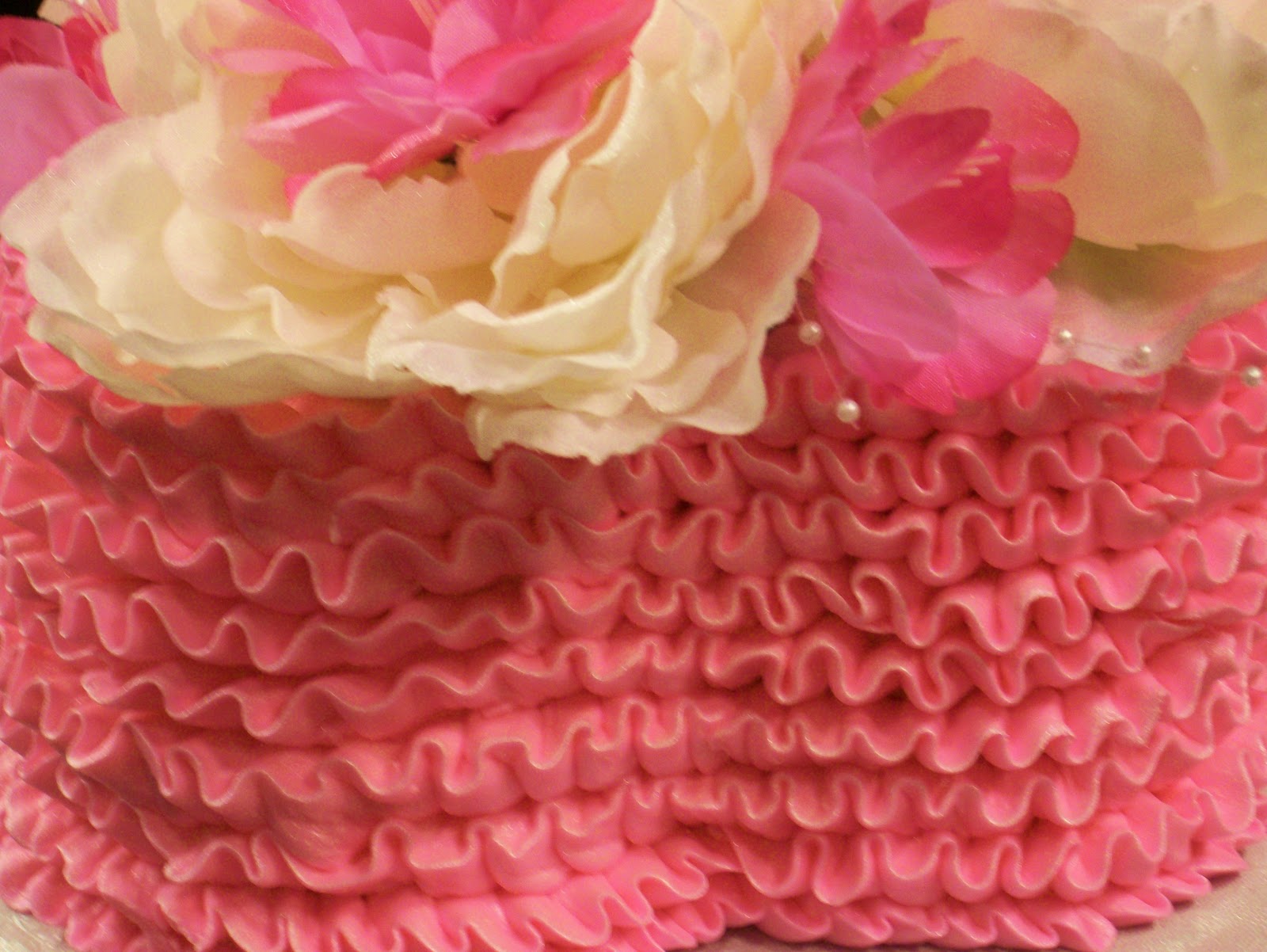 Lola Pearl Bake Shoppe: Spotted: A Darling Pink Ruffle Cake!