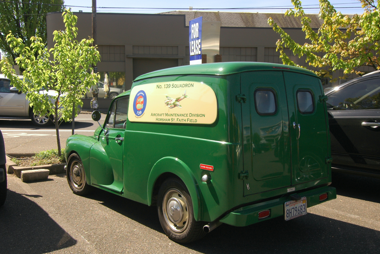 OLD PARKED CARS.: 1962 Morris Minor 1000 Panel Van.