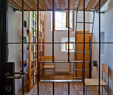 oddarena: World's Strangest Prisons