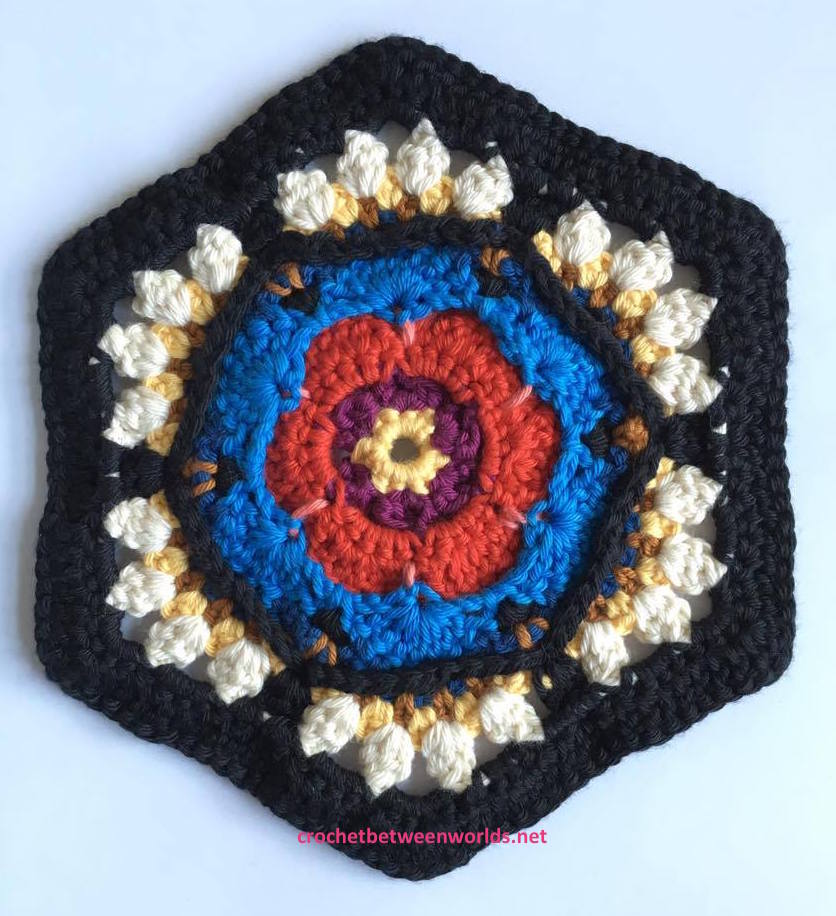 Crochet between worlds: Frida's Flowers CAL - Block 4 - Rosa